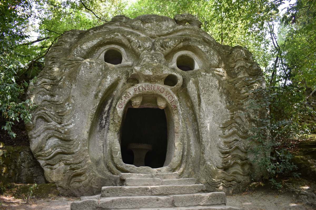 Visita al Sacro Bosco dei Mostri di Bomarzo, tra sculture misteriose e ...